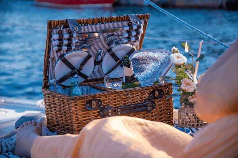 Barcelona: Private Romantic Sailing Tour with Drinks - FAQ