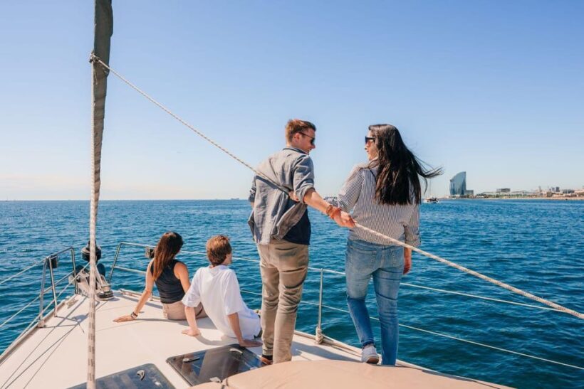 Barcelona: PRIVATE Sailing tour with drinks and snacks - Key Points