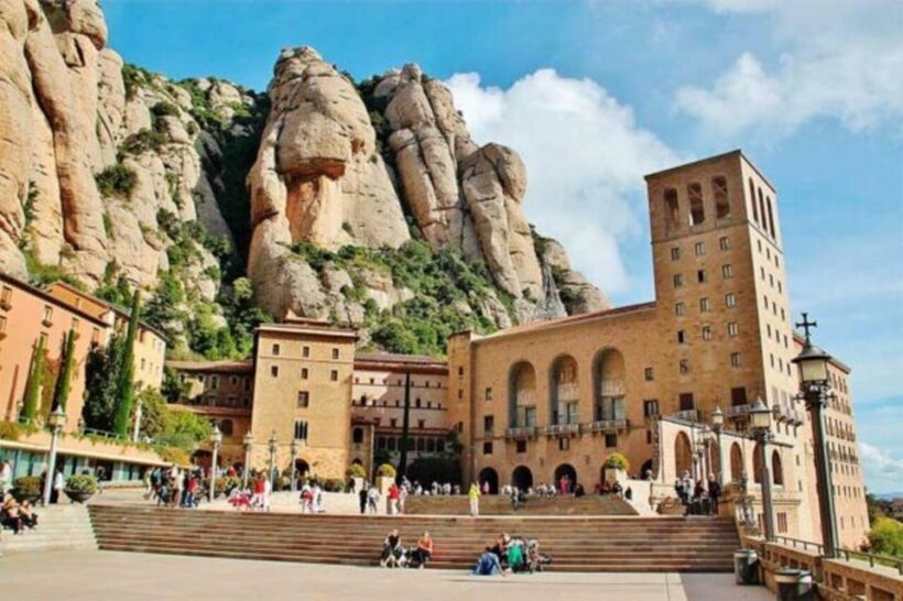 Barcelona: Private Tour Castles, Salt, Montserrat and Wines - Key Points