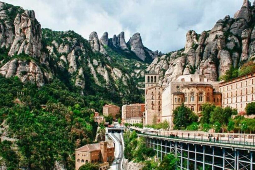 Barcelona: Private Tour Castles, Salt, Montserrat and Wines - Exploring Catalonia’s Historic Majesty at Cardona Castle