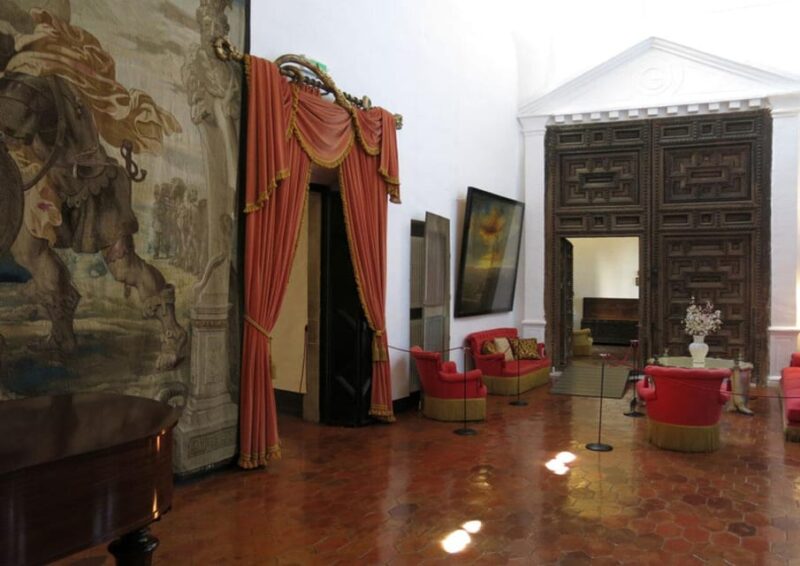 Barcelona: Private Tour Dalí, Cadaqués and Girona - Key Points