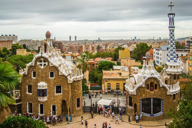 Barcelona: Reserved Group Entrance to Park Güell with Audio Guide - What You Can Expect from This Tour