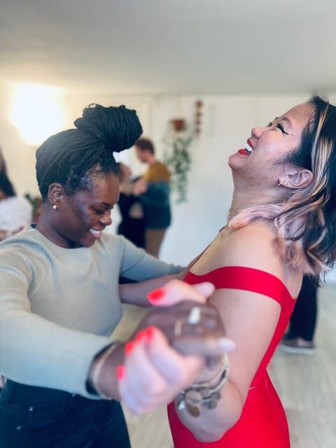 Barcelona: Rooftop Tango Lesson with Drinks and Videos - Frequently Asked Questions