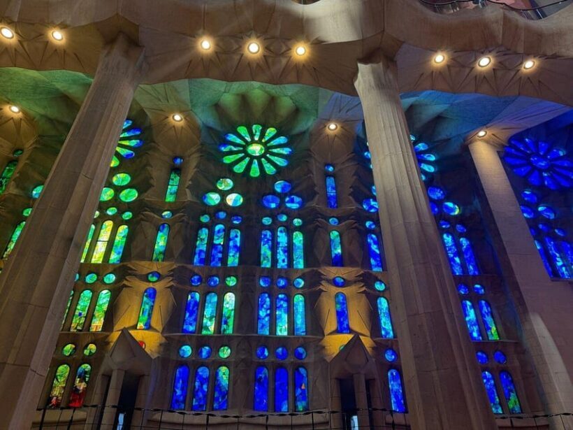 Barcelona: Sagrada Familia Guided Tour with Skip the Line - The Itinerary in Detail