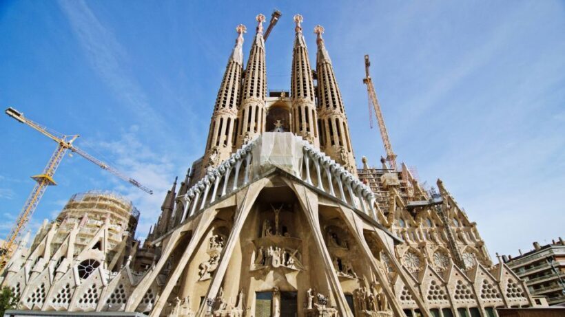 Barcelona & Sagrada Familia Half-Day Tour with Hotel Pickup - How the Tour Works: From Pickup to Return