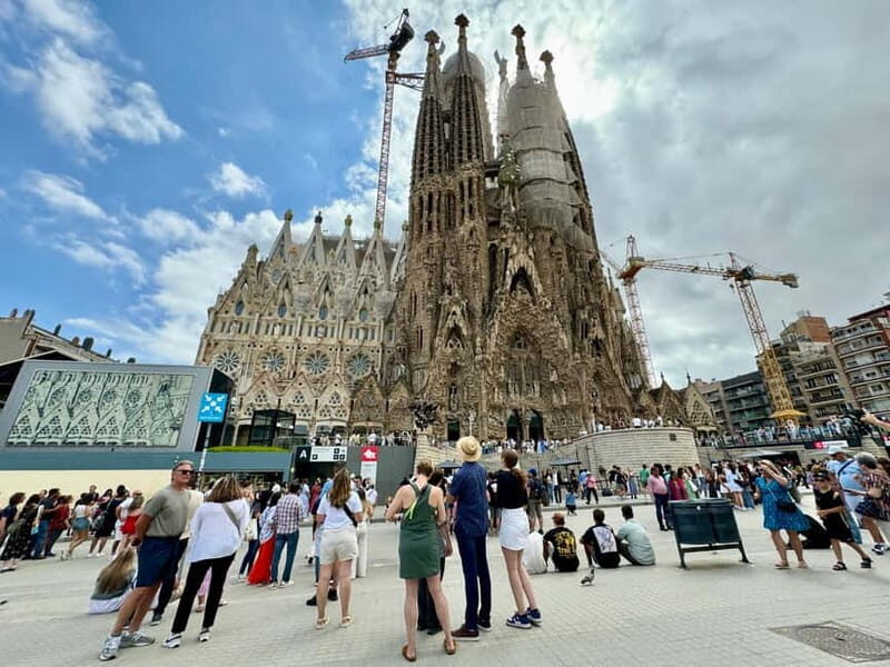 Barcelona: Sagrada Familia, La Pedrera & Cava Tasting Tour - FAQs