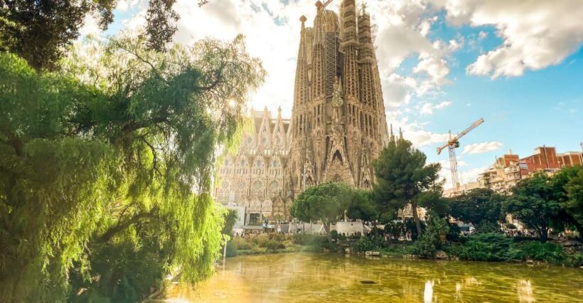 Barcelona: Sagrada Familia, Park Güell and Old Town Tour - A Deep Dive into the Itinerary — What Makes This Tour Special