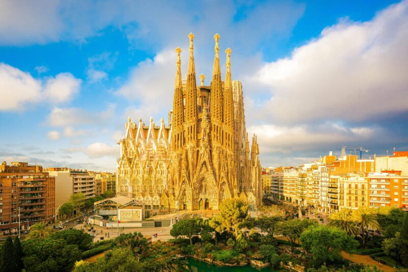 Barcelona: Sagrada Familia Priority Access Guided Tour - Key Points