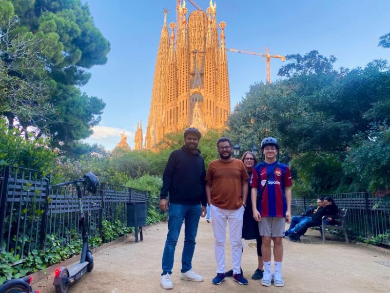 Barcelona: Sagrada Familia Private E-Scooter Tour - The Ride and Group Dynamics