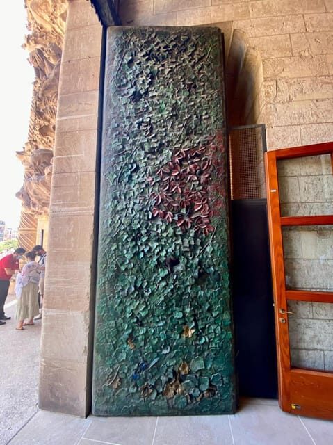 Barcelona: Sagrada Familia Private Guided Tour - Exploring the Sagrada Familia: A Private Guided Tour in Barcelona