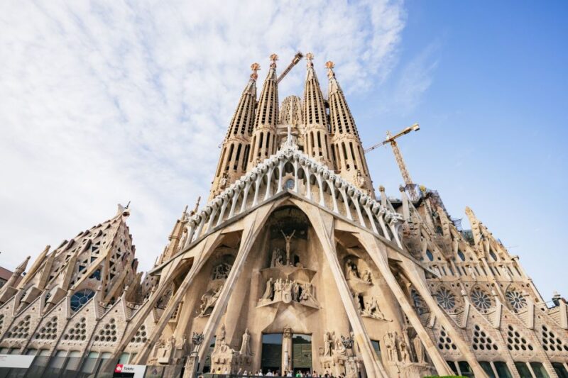 Barcelona: Sagrada Familia Skip-the-Line Entry Ticket & Tour - The Guides: Why They Make a Difference