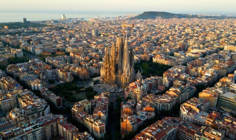 Barcelona: Sagrada Familia skip the line Guided Tour - Key Points