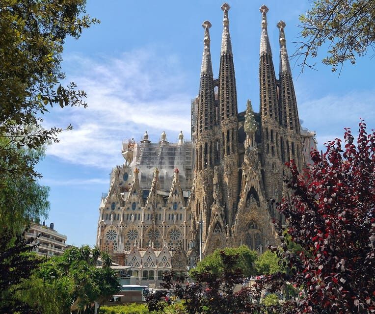 Barcelona: Sagrada Familia skip the line Guided Tour - Why Choose This Tour?