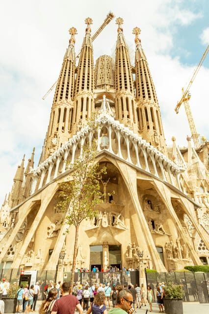 Barcelona: Sagrada Familia skip the line Guided Tour - FAQ