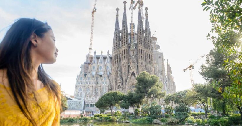 Barcelona: Sagrada Familia Tour & Optional Tower Visit - Why You Might Want to Book This Tour