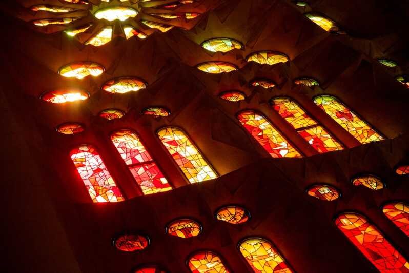 Barcelona: Sagrada Familia Tour with Optional Extras - Key Points