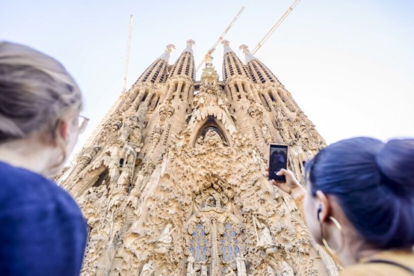 Barcelona: Sagrada Familia Tour with Optional Tower Access - The Value of This Tour