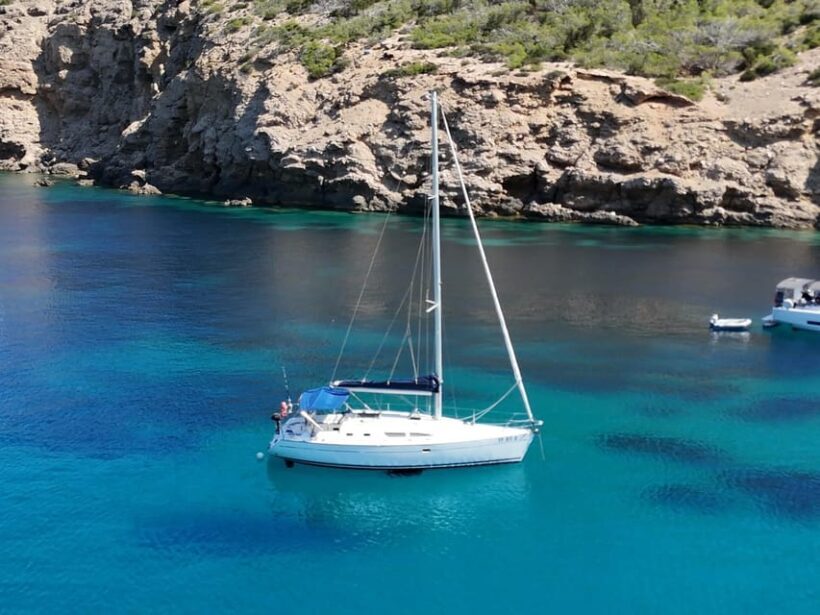 Barcelona: Sailboat Ride with Drinks and Snacks - Departing from Port Olimpic