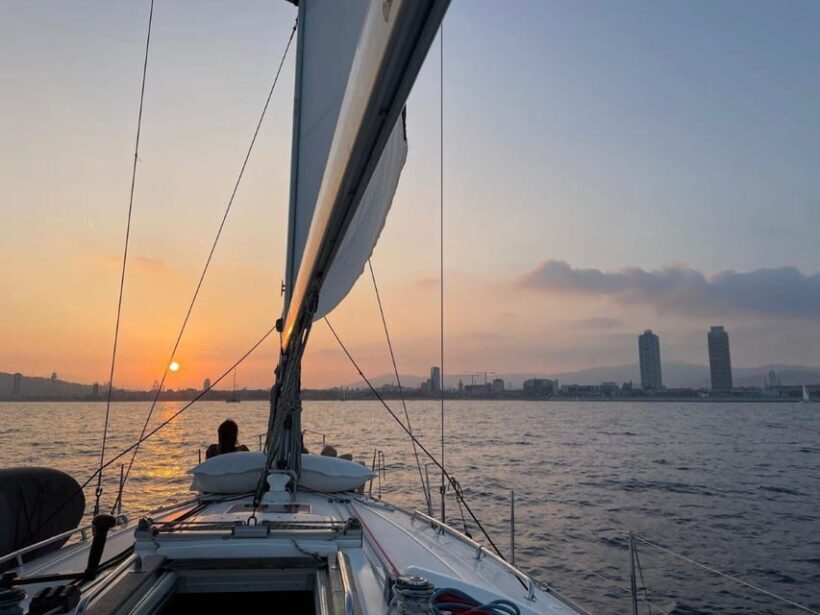 Barcelona: Sailboat Ride with Drinks and Snacks - The Theme Options