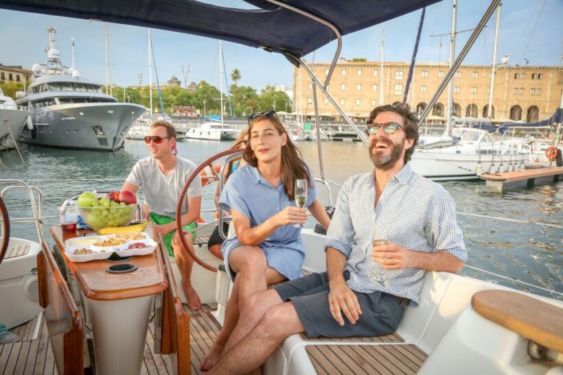 Barcelona: Sailing Tour with Spanish Tapas and Drinks - Key Points