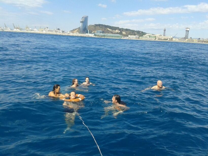 Barcelona: Sailing Tour with Vermouth and Drinks - Environmental Responsibility