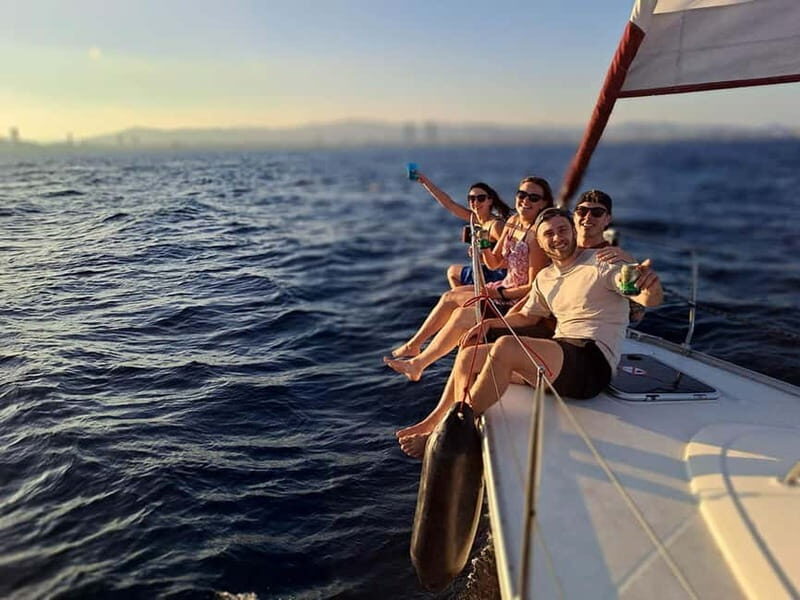 Barcelona: Sailing tours con capitán local, bebidas y snacks - A Closer Look at the Sailing Experience