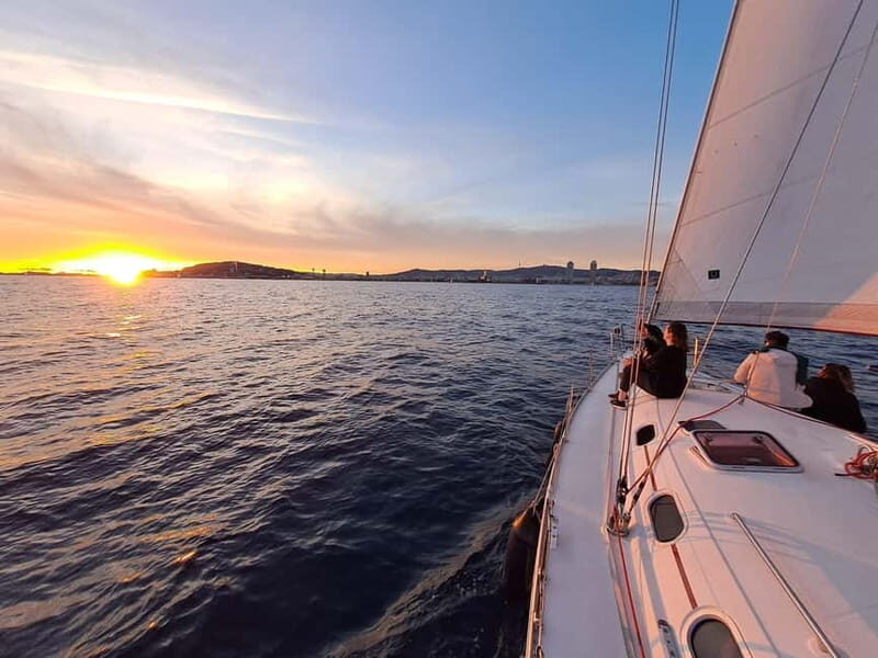 Barcelona: Sailing tours con capitán local, bebidas y snacks - The Experience Provider: Sailing La Vida Charter