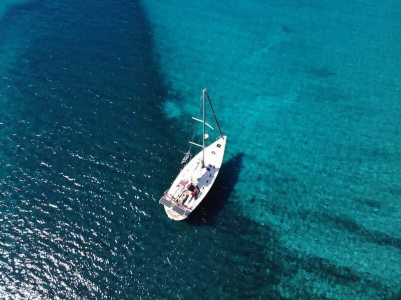 Barcelona: Sailing tours con capitán local, bebidas y snacks - Who Would Love This Tour?