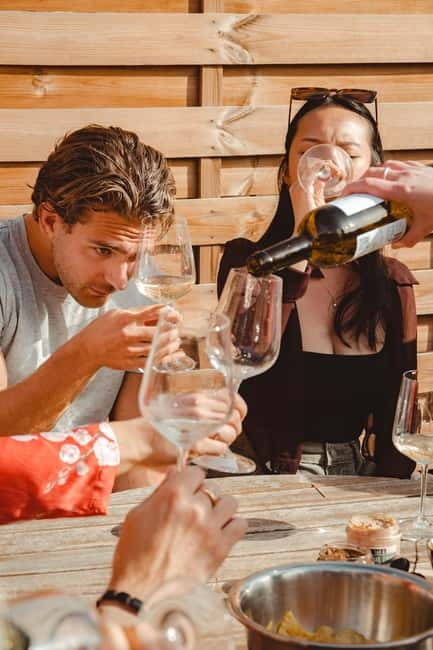 Barcelona: Salsa Dancing Class with Unlimited Sangria - Key Points