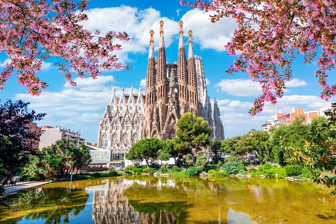 Barcelona Scavenger Hunt and Sights Self-Guided Tour - Tour Features and Highlights