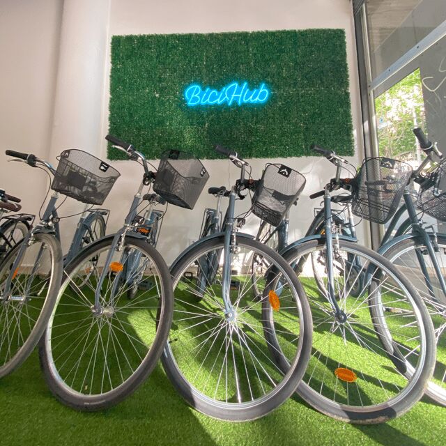 Barcelona: Seafroont bicycle rental (urban and ebikes) - Insights from Real Users