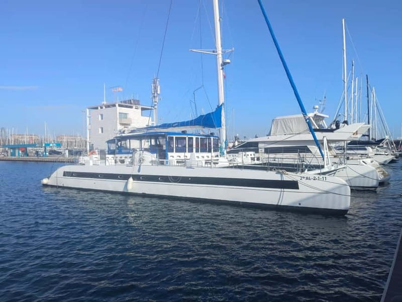 Barcelona: Shared cruise with chill music - Key Points