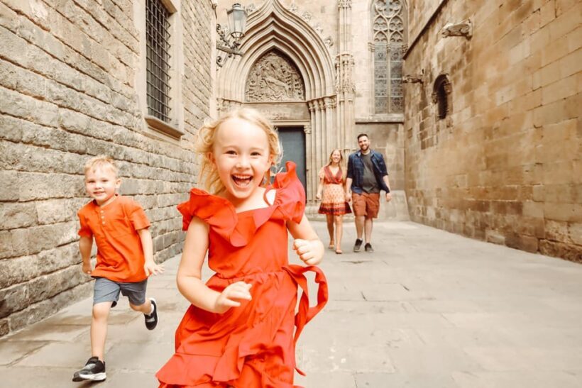 Barcelona: Sightseeing Professional Photoshoot Session - Key Points