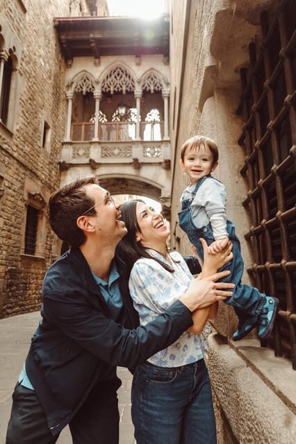 Barcelona: Sightseeing Professional Photoshoot Session - The Sum Up