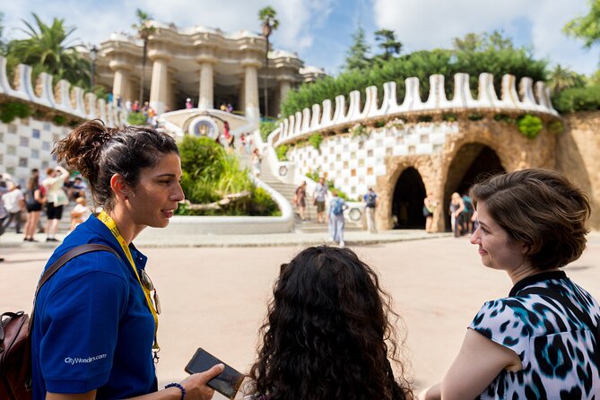 Barcelona: Skip-the-Line Gaudis Park Guell Guided Tour - Engaging and Knowledgeable Guides
