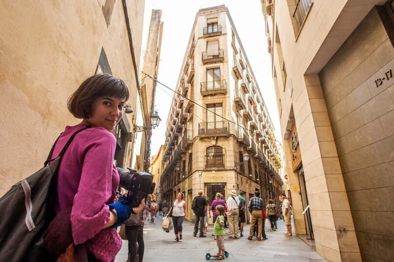 Barcelona: Small Group Picasso Tour with Picasso Museum - The Guided Experience and Group Size