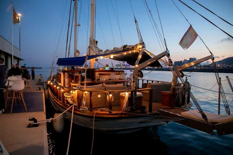 Barcelona: Spacious Luxury Sailing Cruise with Open bar - The Experience in Detail