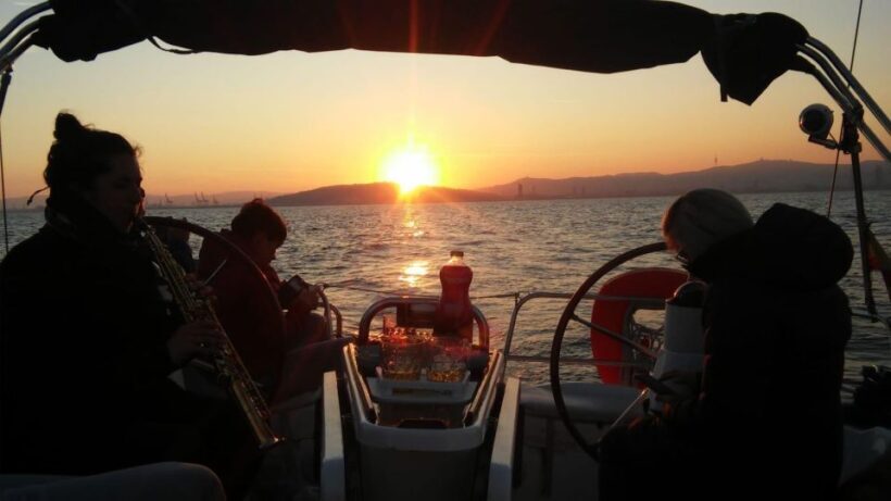 Barcelona: Sunset Live Sax and Sailing Experience with Tapas - Key Points