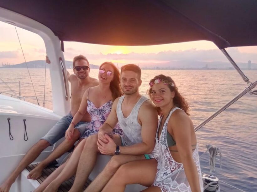 Barcelona: Sunset Sailing Tour with Open Bar & Snacks - The Experience: What to Expect on the Barcelona Sunset Sailing Tour