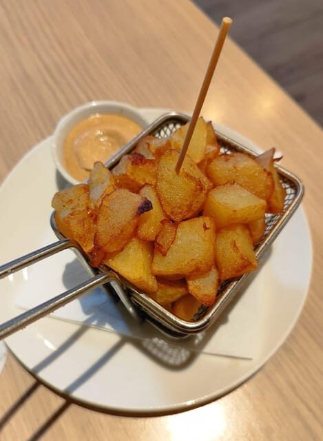 Barcelona: Tapas and Pintxos Tour with Crema Catalana - Practical Tips for Participants