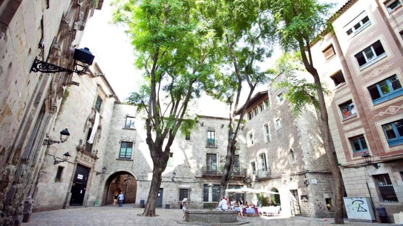 Barcelona: Tapas & Picasso Museum Guided Walking Tour - A Closer Look at the Experience