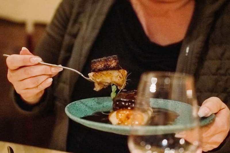 Barcelona: Tapas & Wine Tour in Born & Gothic Quarter - Key Points