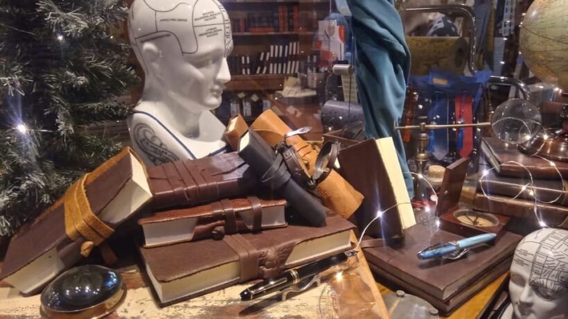 Barcelona: The Shadow of the Wind Literary Walking Tour - Key Points