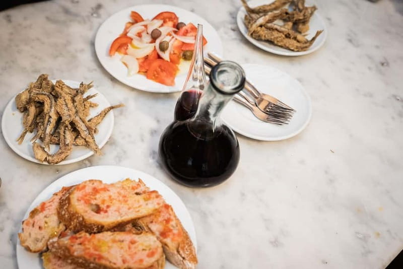 Barcelona: The Ultimate Local Tapas & Drinks Food Tour - The Guide and Group Dynamics