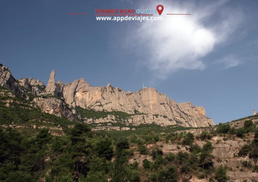 Barcelona: Tour Private Montserrat, Wines & Sitges - Discovering Montserrat: More Than Just a Mountain
