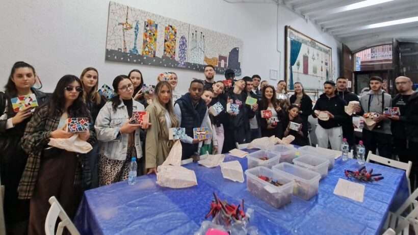 Barcelona: Trencadís Mosaic Class  Learn Gaudí's Technique - Key Points