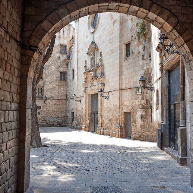 Barcelona: walking tour of the Gothic Quarter and boat ride - What Travelers Say