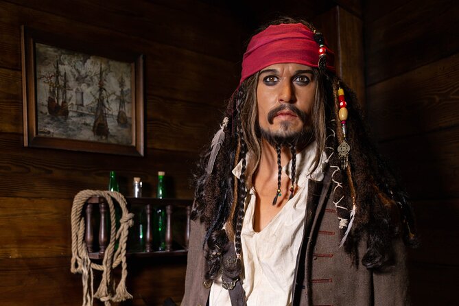 Barcelona Wax Museum Admission Ticket Review - Wax Figure Collections and Displays