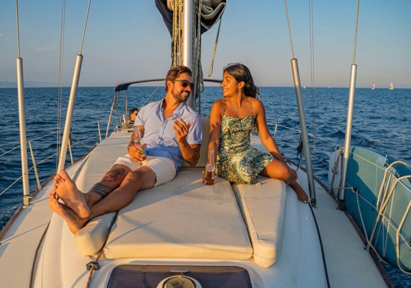 Barcelona:Private Sailing excursion along the coast + brunch - Key Points