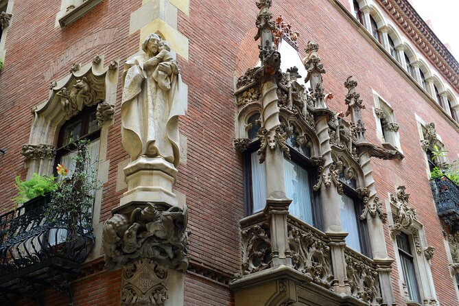 Barcelona's charming El Born neighbourhood - Private Live Virtual Experience - A Closer Look at the Highlights